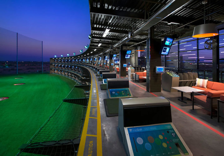 De noche o de día, TOPGOLF es la diversion total para todas las edades ...